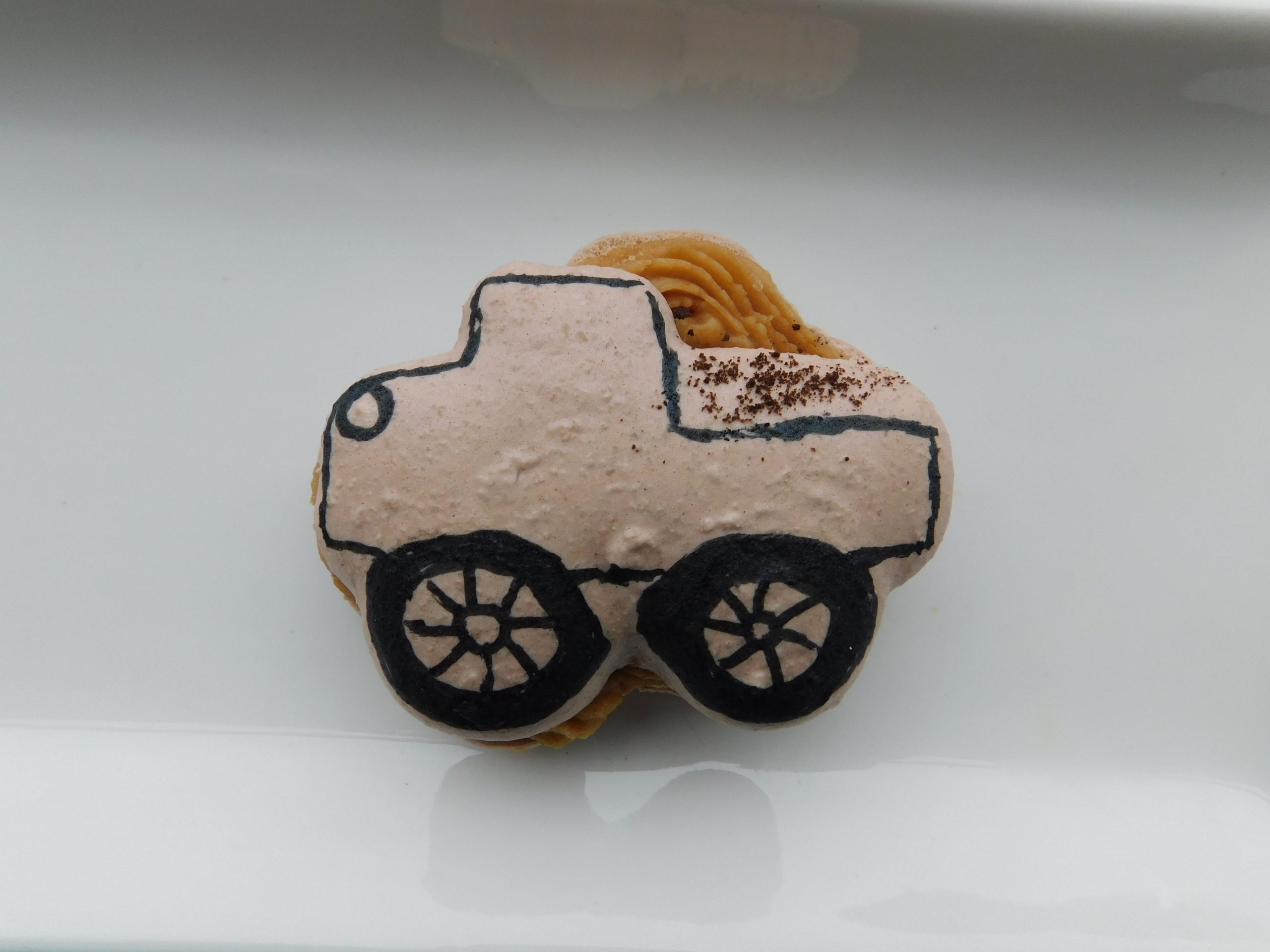 How to Make Character Macarons - Kitchen Foliage