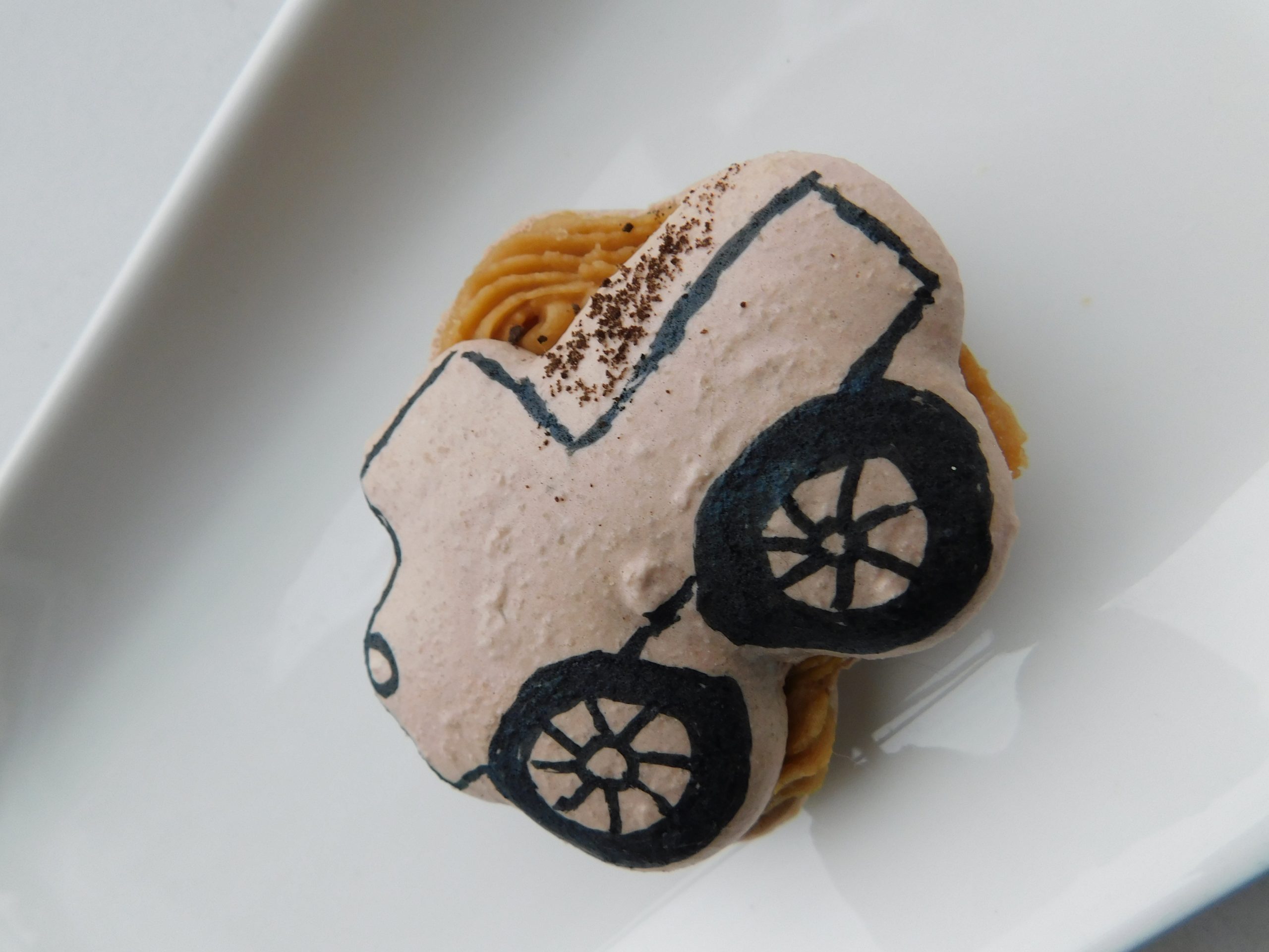 How to Make Character Macarons - Kitchen Foliage