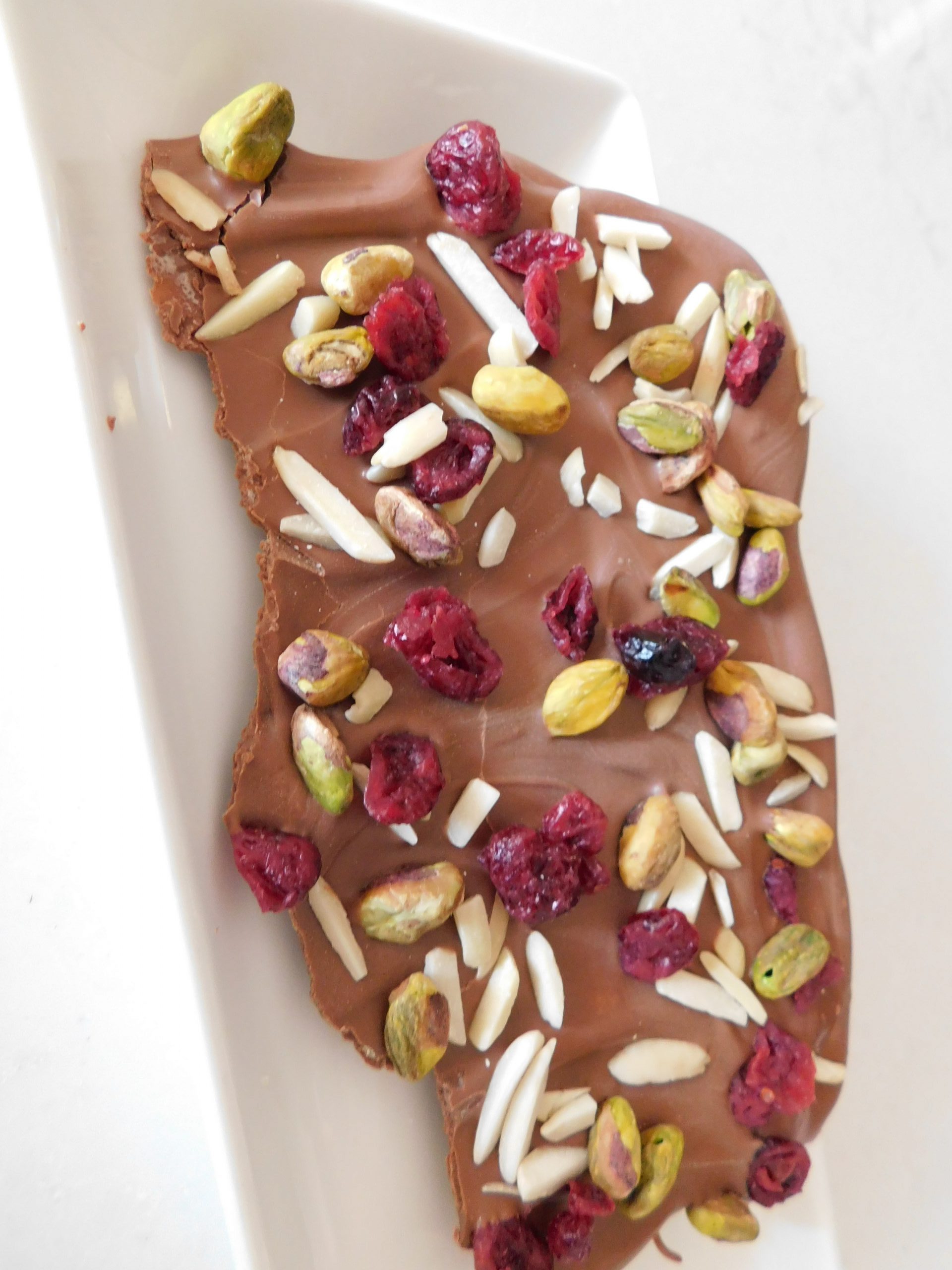 How to Make Chocolate Bark - Kitchen Foliage