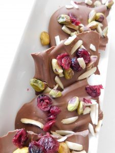 How to Make Chocolate Bark – Kitchen Foliage