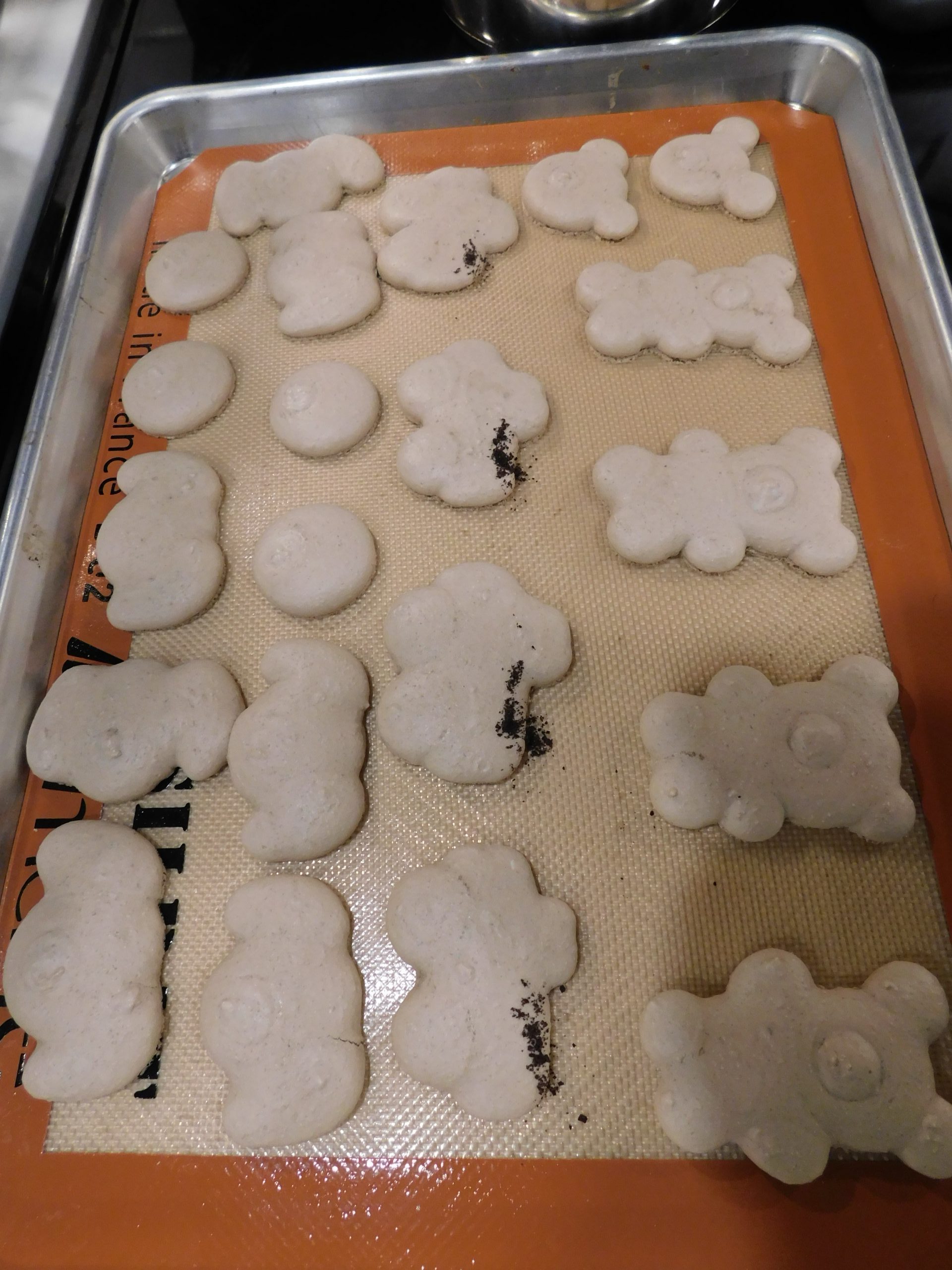 Best Macaron Baking Sheet - Kitchen Foliage