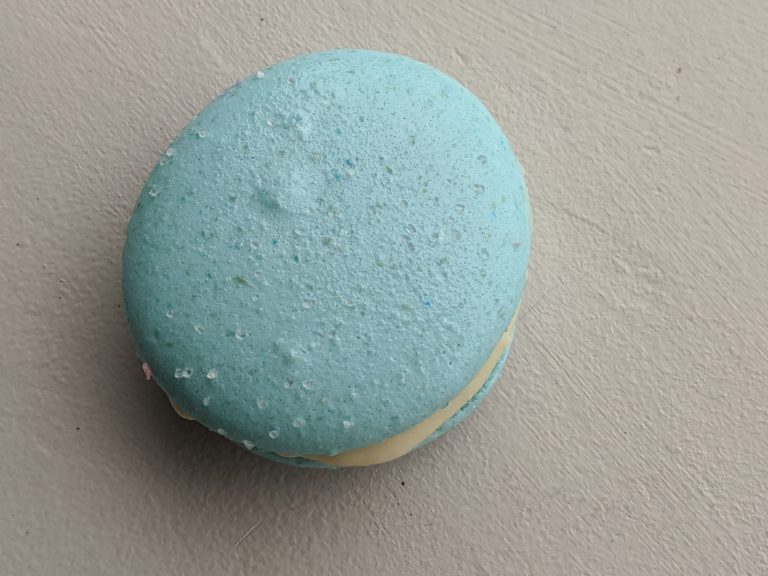 7 Blue Macarons Flavors - Kitchen Foliage