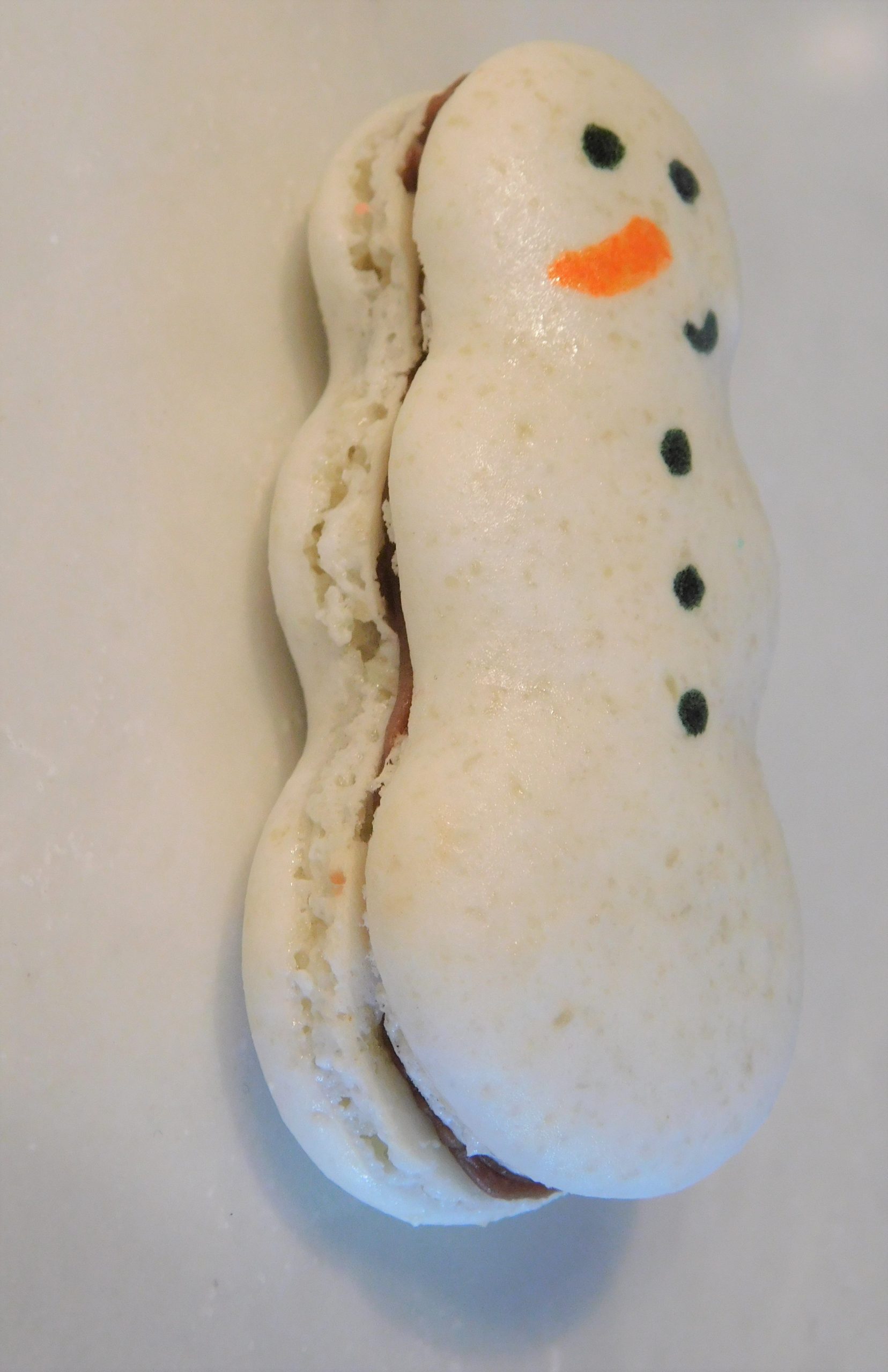 Snowman Macarons – Kitchen Foliage