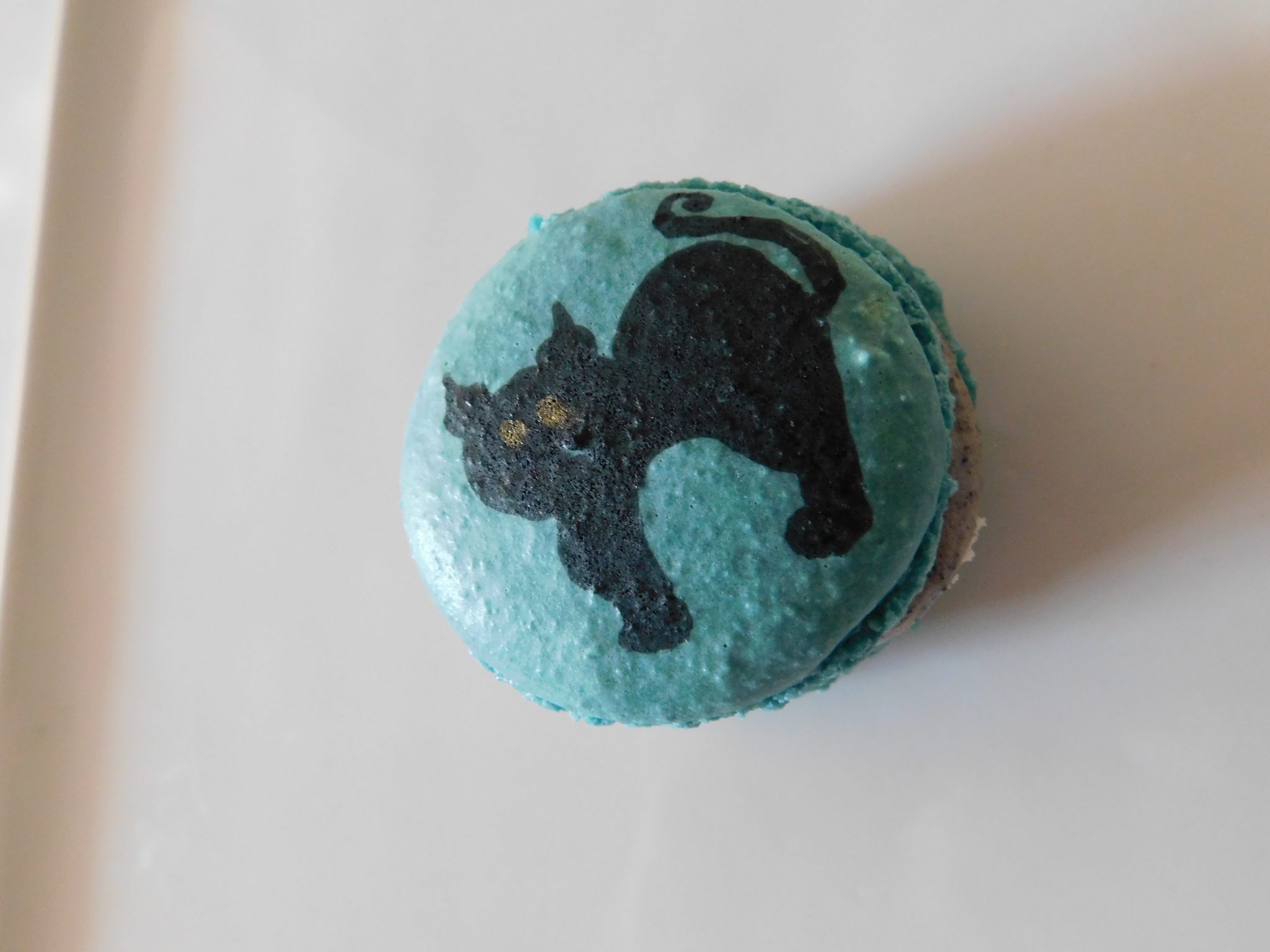 How to Make Halloween Macarons - Kitchen Foliage