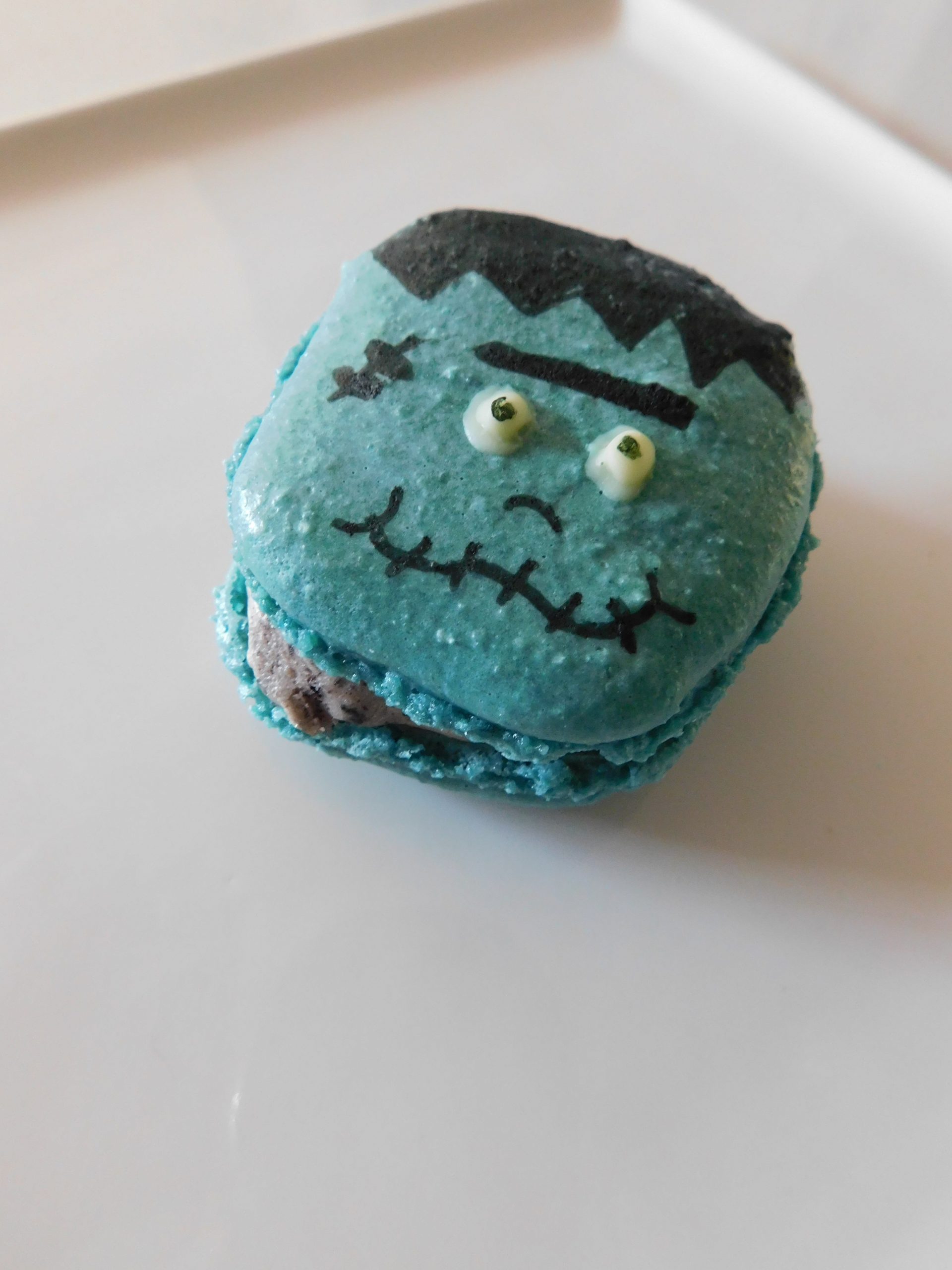 How to Make Halloween Macarons - Kitchen Foliage