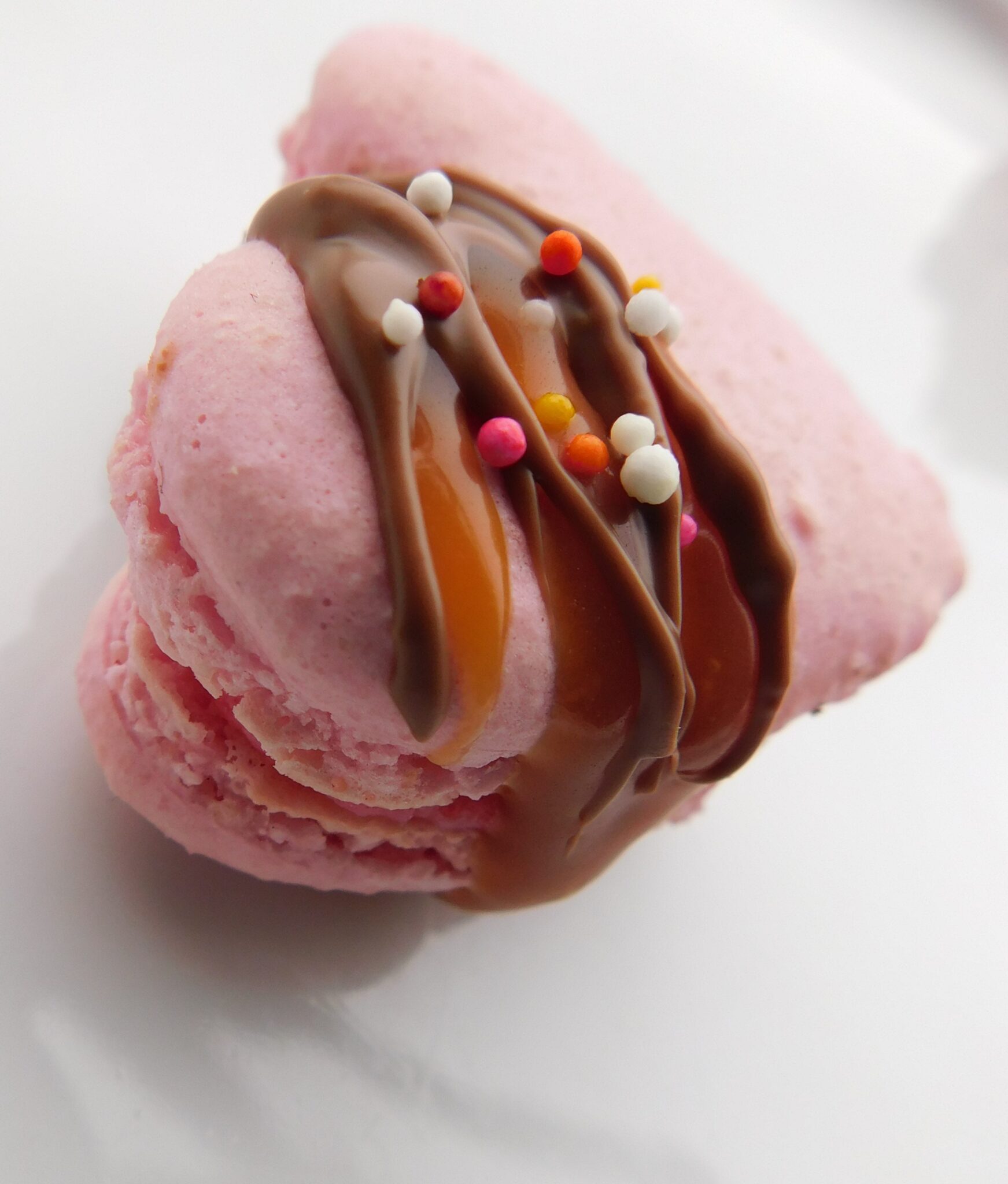How to Decorate Valentine's Day Macarons - Kitchen Foliage