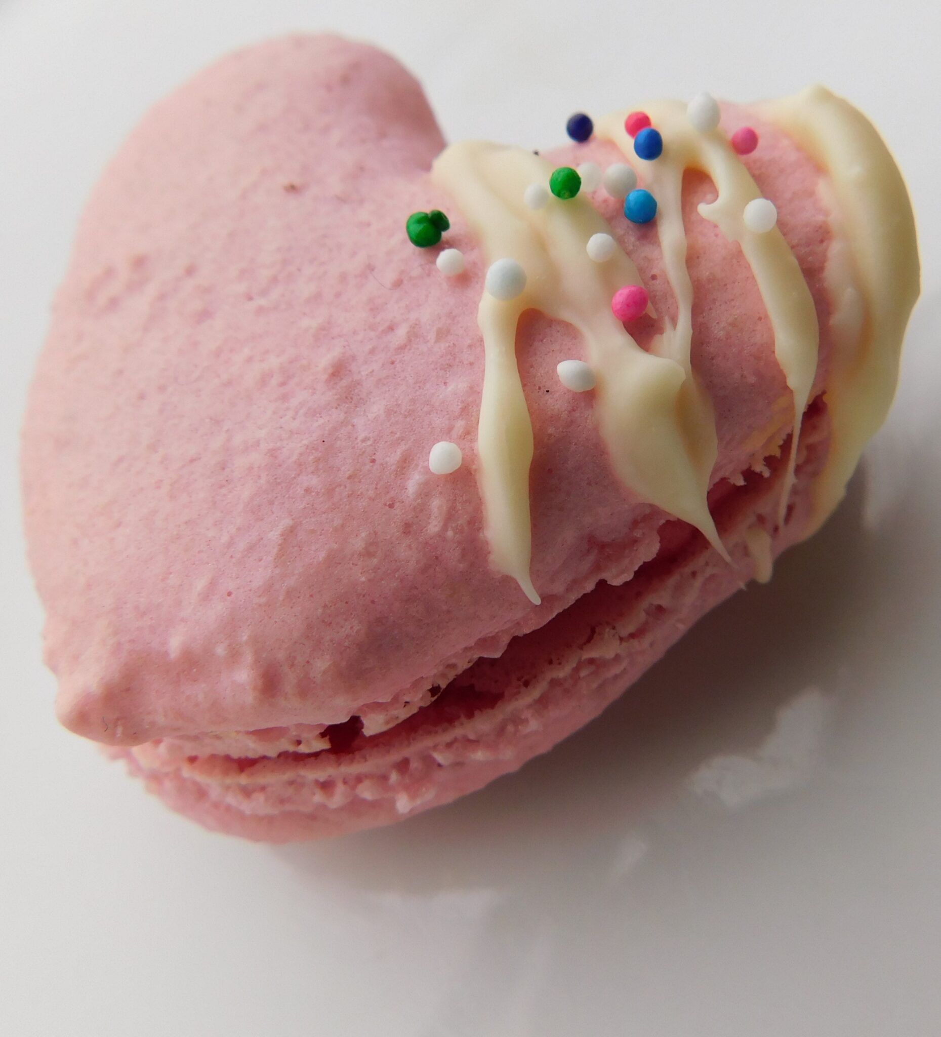 How to Decorate Valentine's Day Macarons - Kitchen Foliage