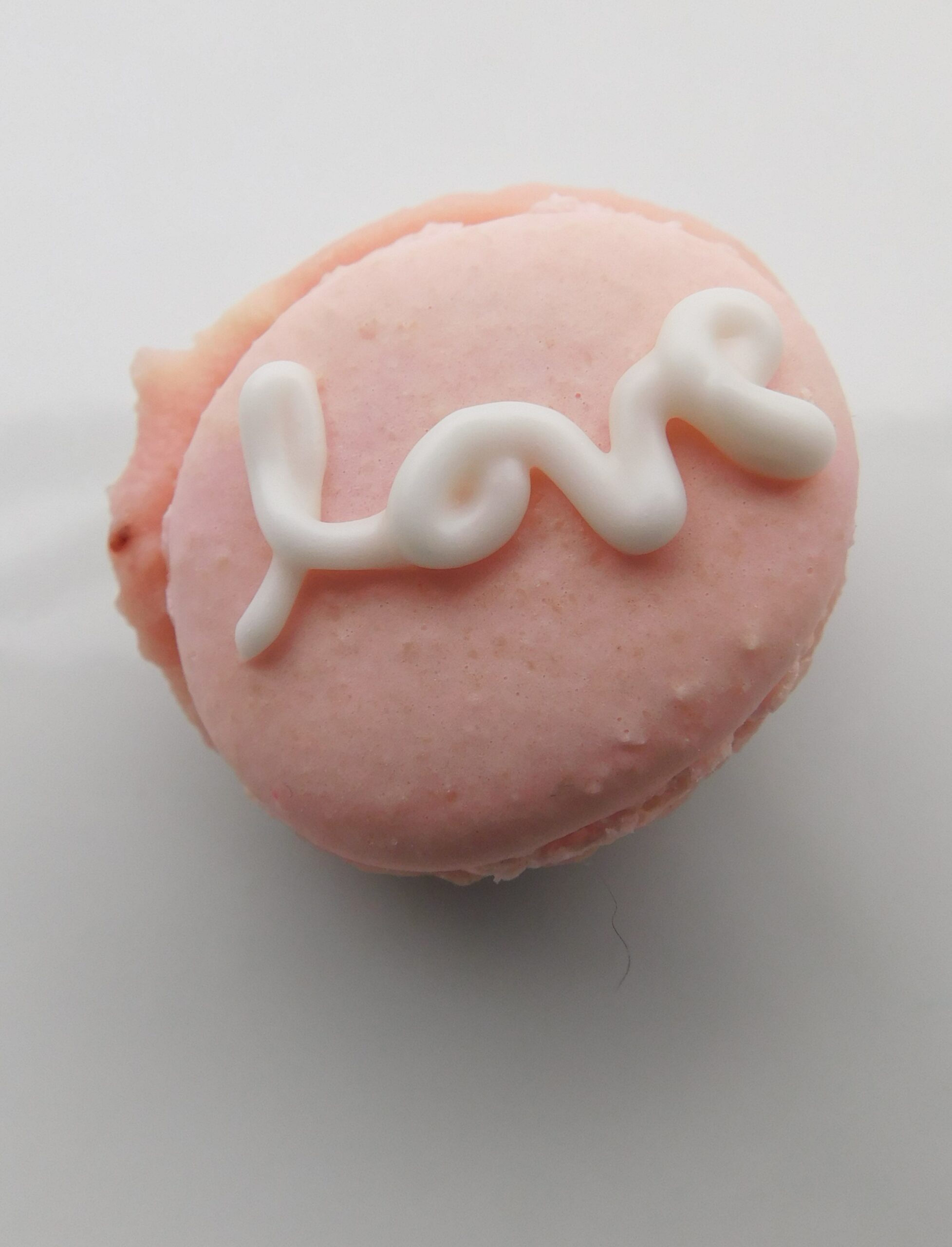 How to Decorate Valentine's Day Macarons - Kitchen Foliage