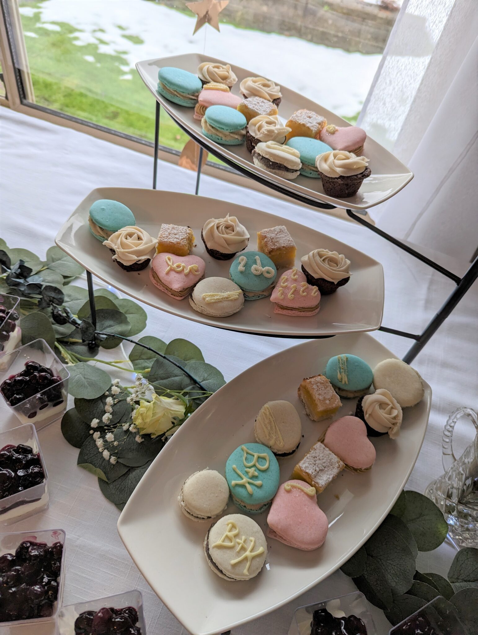 How to Display Macarons at a Party - Kitchen Foliage